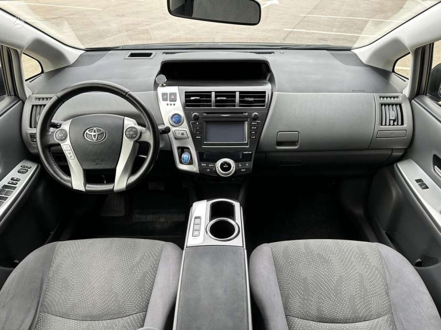 Grey Toyota Prius 2013 in Telschi, with an engine capacity of 1.80 L and mileage of 301 thousand km for 8000 €, photo 16 on AUTOMOTO.COM.LV