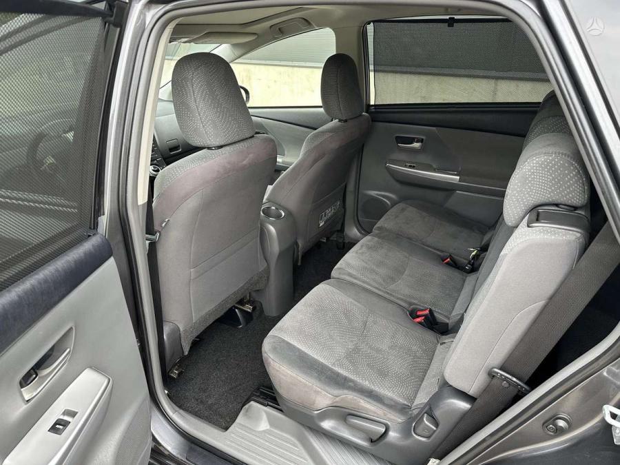Grey Toyota Prius 2013 in Telschi, with an engine capacity of 1.80 L and mileage of 301 thousand km for 8000 €, photo 18 on AUTOMOTO.COM.LV