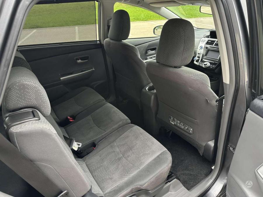 Grey Toyota Prius 2013 in Telschi, with an engine capacity of 1.80 L and mileage of 301 thousand km for 8000 €, photo 19 on AUTOMOTO.COM.LV