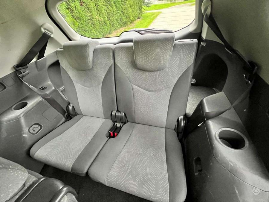 Pelēks Toyota Prius 2013 Marijampole, ar dzinēja tilpumu 1.80 L un nobraukumu 307 tūkst. km par 8500 €, foto 29 vietnē AUTOMOTO.COM.LV