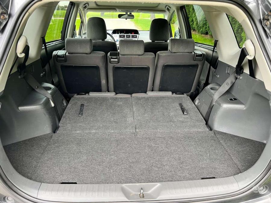 Pelēks Toyota Prius 2013 Marijampole, ar dzinēja tilpumu 1.80 L un nobraukumu 307 tūkst. km par 8500 €, foto 32 vietnē AUTOMOTO.COM.LV