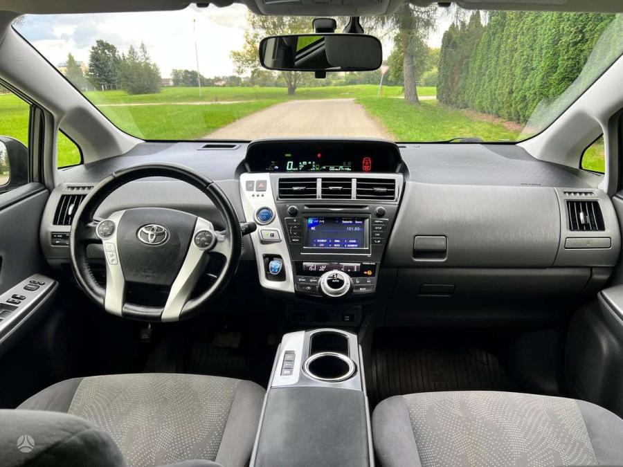 Pelēks Toyota Prius 2013 Marijampole, ar dzinēja tilpumu 1.80 L un nobraukumu 307 tūkst. km par 8500 €, foto 36 vietnē AUTOMOTO.COM.LV