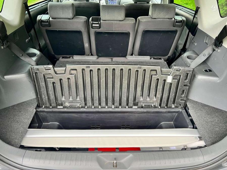 Pelēks Toyota Prius 2013 Marijampole, ar dzinēja tilpumu 1.80 L un nobraukumu 307 tūkst. km par 8500 €, foto 37 vietnē AUTOMOTO.COM.LV