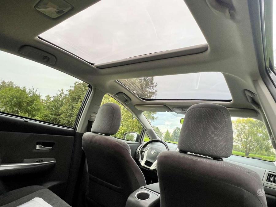 Pelēks Toyota Prius 2013 Marijampole, ar dzinēja tilpumu 1.80 L un nobraukumu 307 tūkst. km par 8500 €, foto 38 vietnē AUTOMOTO.COM.LV