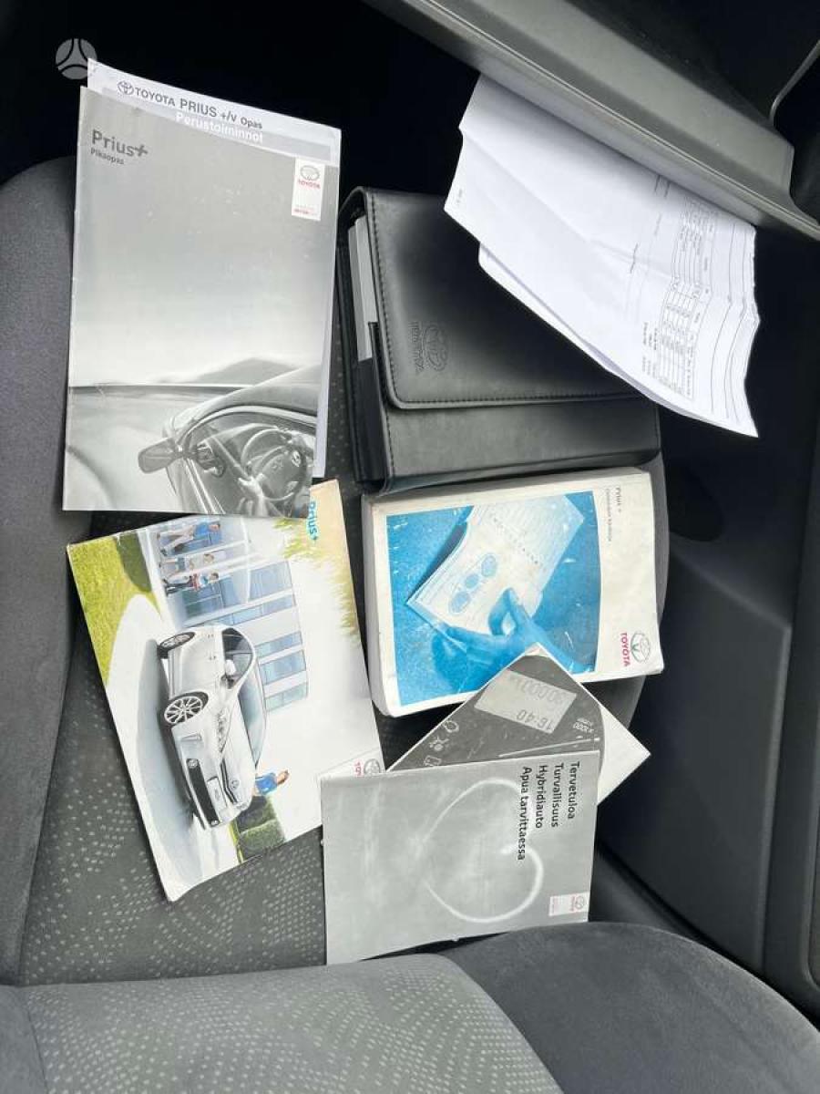 Pelēks Toyota Prius 2013 Marijampole, ar dzinēja tilpumu 1.80 L un nobraukumu 307 tūkst. km par 8500 €, foto 49 vietnē AUTOMOTO.COM.LV