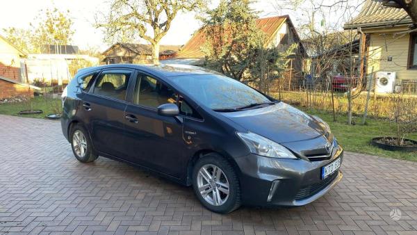 Grey Toyota Prius 2014 in Kaunas, with an engine capacity of 1.80 L and mileage of 230 thousand km for 8100 €, photo 3 on AUTOMOTO.COM.LV