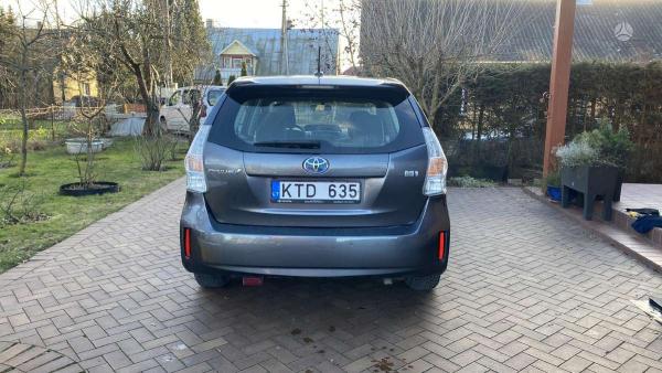 Grey Toyota Prius 2014 in Kaunas, with an engine capacity of 1.80 L and mileage of 230 thousand km for 8100 €, photo 5 on AUTOMOTO.COM.LV