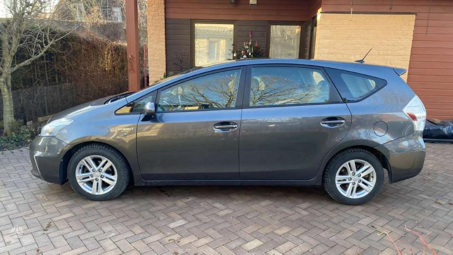 Pelēks Toyota Prius 2014 Kauņa, ar dzinēja tilpumu 1.80 L un nobraukumu 230 tūkst. km par 8100 €, foto 6 vietnē AUTOMOTO.COM.LV