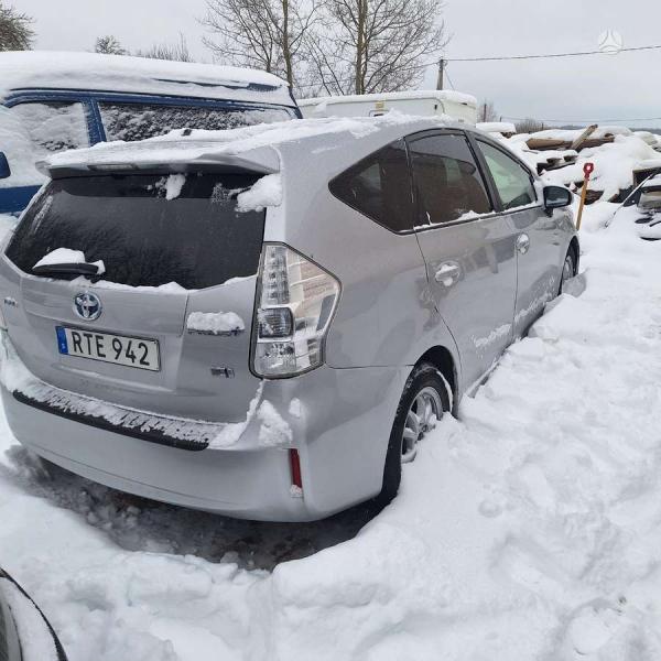 Pelēks Toyota Prius 2014 Viļņa, ar dzinēja tilpumu 1.80 L un nobraukumu 260 tūkst. km par 7200 €, foto 3 vietnē AUTOMOTO.COM.LV