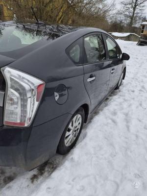 Pelēks Toyota Prius 2014 Kauņa, ar dzinēja tilpumu 1.80 L un nobraukumu 255 tūkst. km par 7000 €, foto 3 vietnē AUTOMOTO.COM.LV