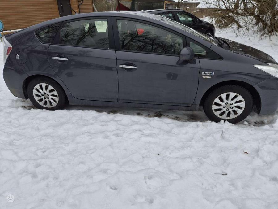 Pelēks Toyota Prius 2014 Kauņa, ar dzinēja tilpumu 1.80 L un nobraukumu 255 tūkst. km par 7000 €, foto 4 vietnē AUTOMOTO.COM.LV