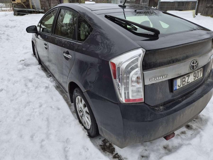 Pelēks Toyota Prius 2014 Kauņa, ar dzinēja tilpumu 1.80 L un nobraukumu 255 tūkst. km par 7000 €, foto 5 vietnē AUTOMOTO.COM.LV