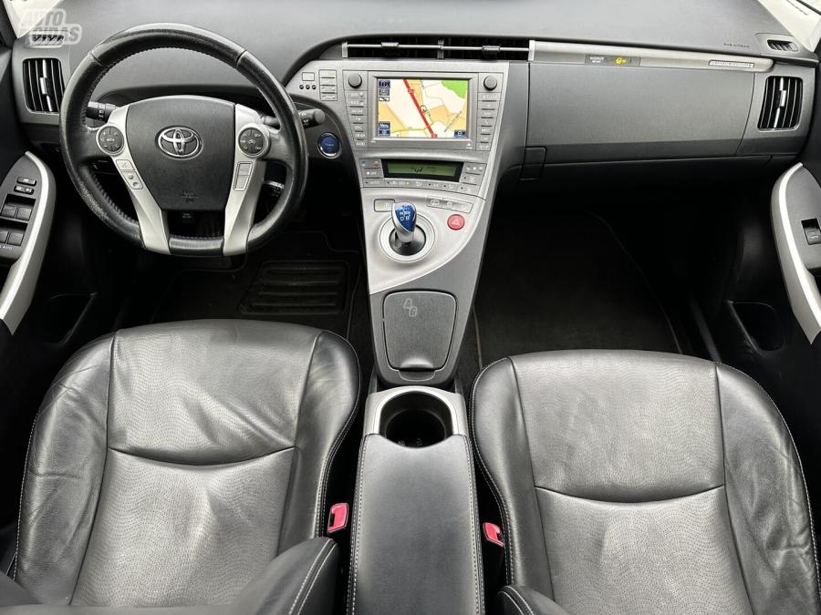 Grey Toyota Prius 2014 in Avizieniai, with an engine capacity of 1.80 L and mileage of 261 thousand km for 8750 €, photo 4 on AUTOMOTO.COM.LV