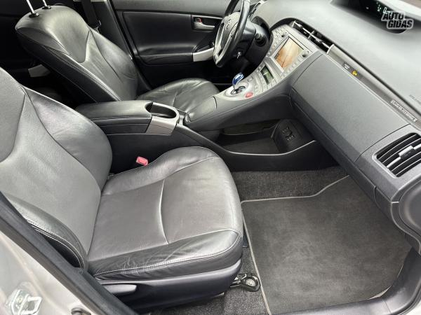 Grey Toyota Prius 2014 in Avizieniai, with an engine capacity of 1.80 L and mileage of 261 thousand km for 8750 €, photo 4 on AUTOMOTO.COM.LV