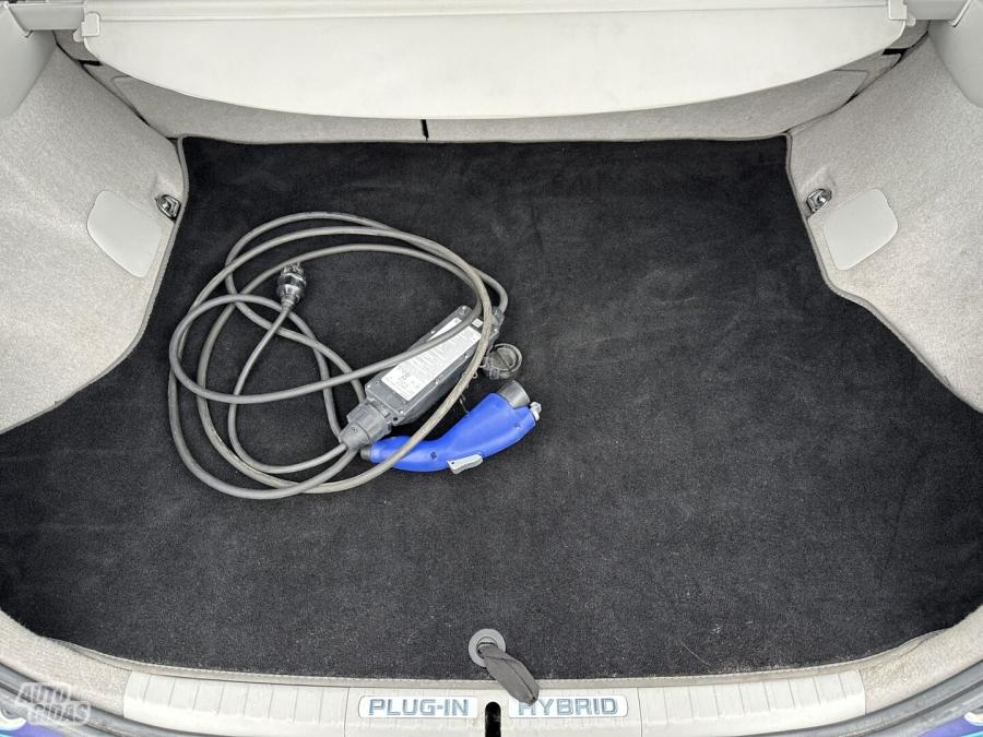 Grey Toyota Prius 2014 in Avizieniai, with an engine capacity of 1.80 L and mileage of 261 thousand km for 8750 €, photo 24 on AUTOMOTO.COM.LV