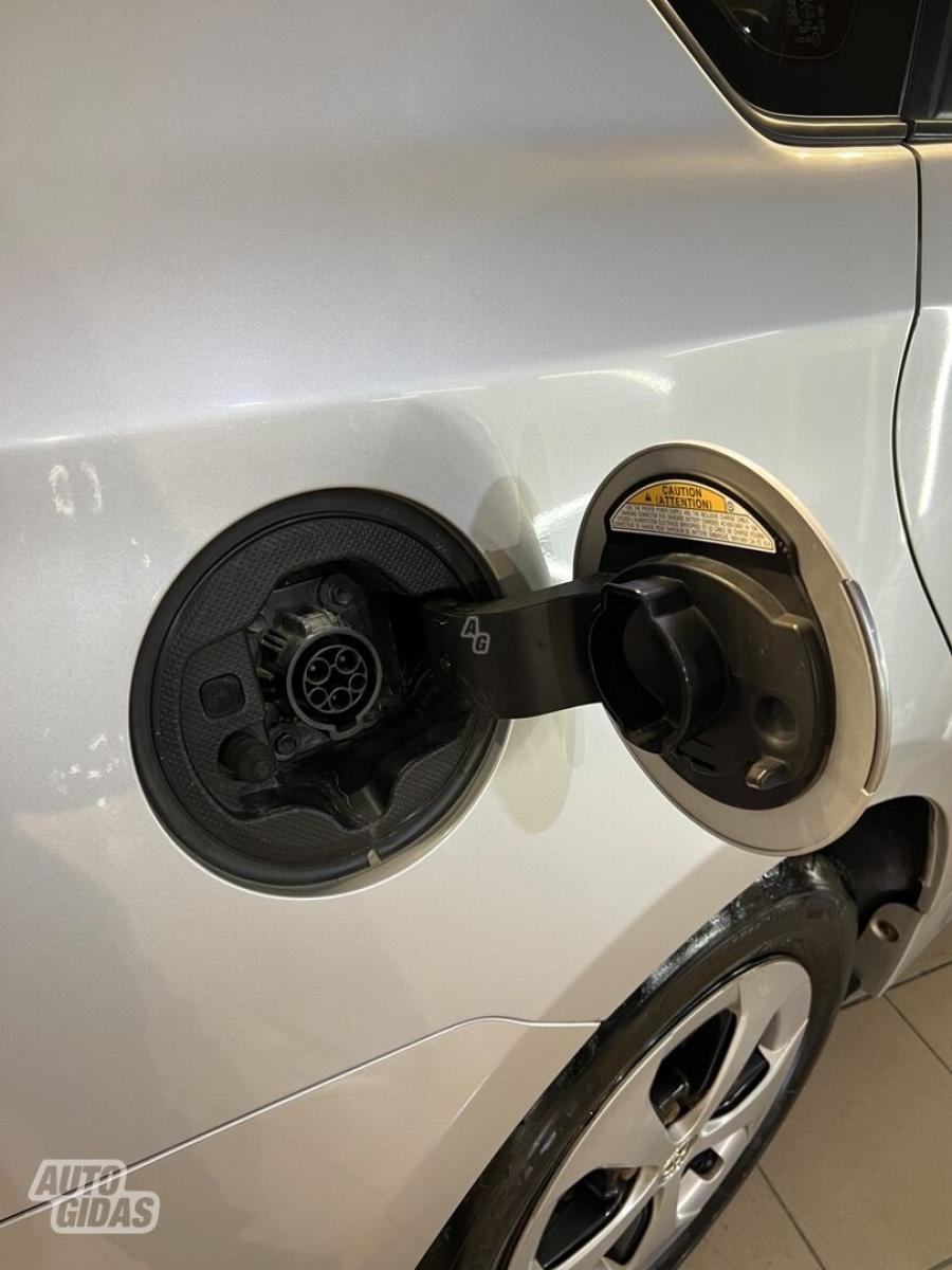 Grey Toyota Prius 2014 in Avizieniai, with an engine capacity of 1.80 L and mileage of 261 thousand km for 8750 €, photo 25 on AUTOMOTO.COM.LV