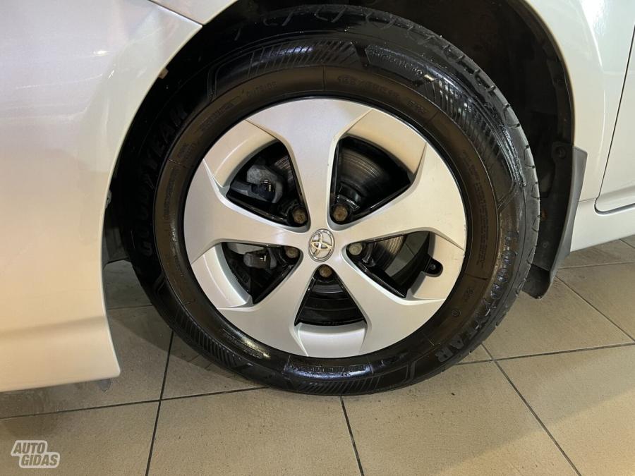 Grey Toyota Prius 2014 in Avizieniai, with an engine capacity of 1.80 L and mileage of 261 thousand km for 8750 €, photo 28 on AUTOMOTO.COM.LV