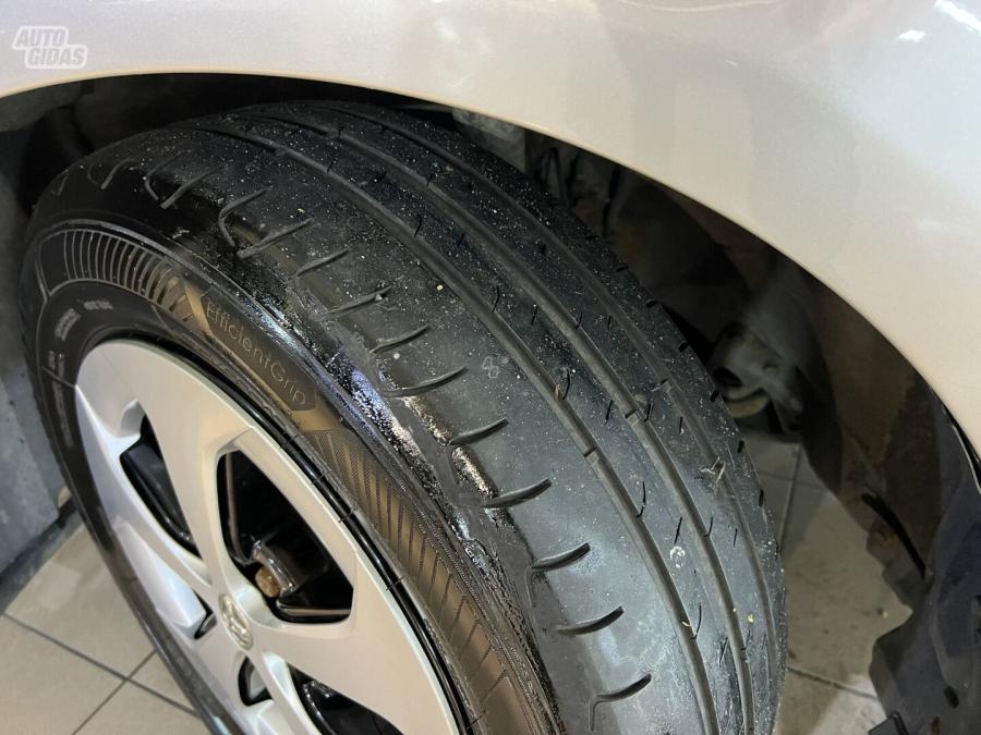 Grey Toyota Prius 2014 in Avizieniai, with an engine capacity of 1.80 L and mileage of 261 thousand km for 8750 €, photo 29 on AUTOMOTO.COM.LV