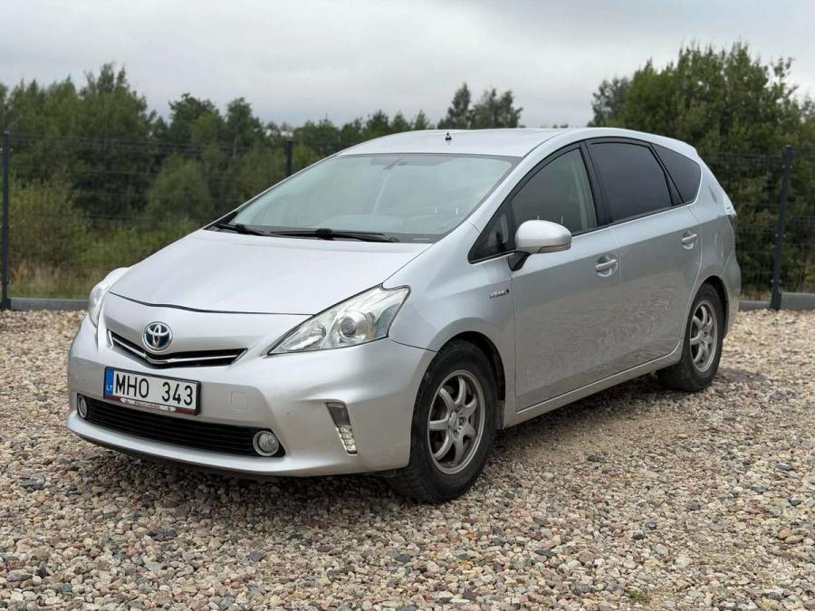 Grey Toyota Prius 2014 in Vilnius, with an engine capacity of 1.80 L and mileage of 444 thousand km for 7300 €, photo 1 on AUTOMOTO.COM.LV
