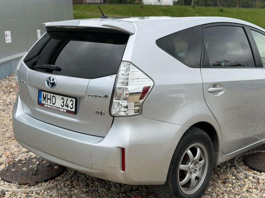 Grey Toyota Prius 2014 in Vilnius, with an engine capacity of 1.80 L and mileage of 444 thousand km for 7300 €, photo 6 on AUTOMOTO.COM.LV