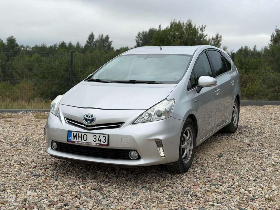 Grey Toyota Prius 2014 in Vilnius, with an engine capacity of 1.80 L and mileage of 444 thousand km for 7300 €, photo 7 on AUTOMOTO.COM.LV