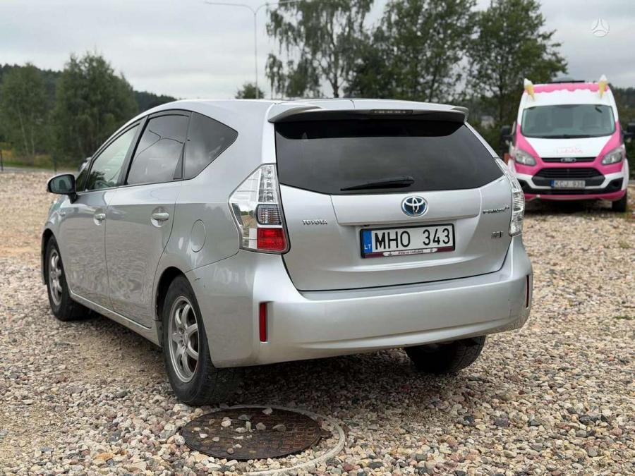 Grey Toyota Prius 2014 in Vilnius, with an engine capacity of 1.80 L and mileage of 444 thousand km for 7300 €, photo 9 on AUTOMOTO.COM.LV