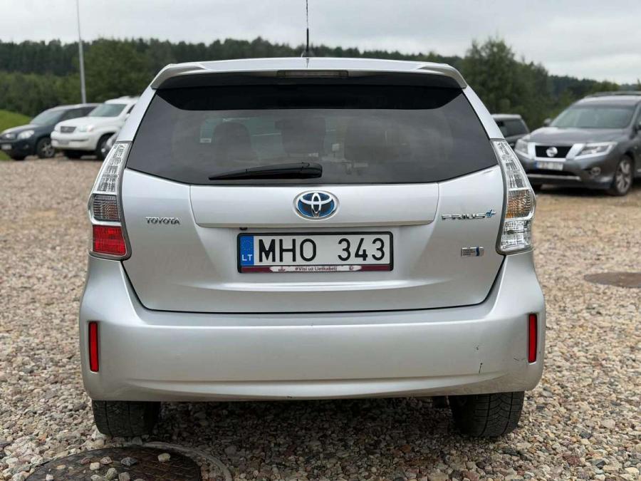 Grey Toyota Prius 2014 in Vilnius, with an engine capacity of 1.80 L and mileage of 444 thousand km for 7300 €, photo 10 on AUTOMOTO.COM.LV