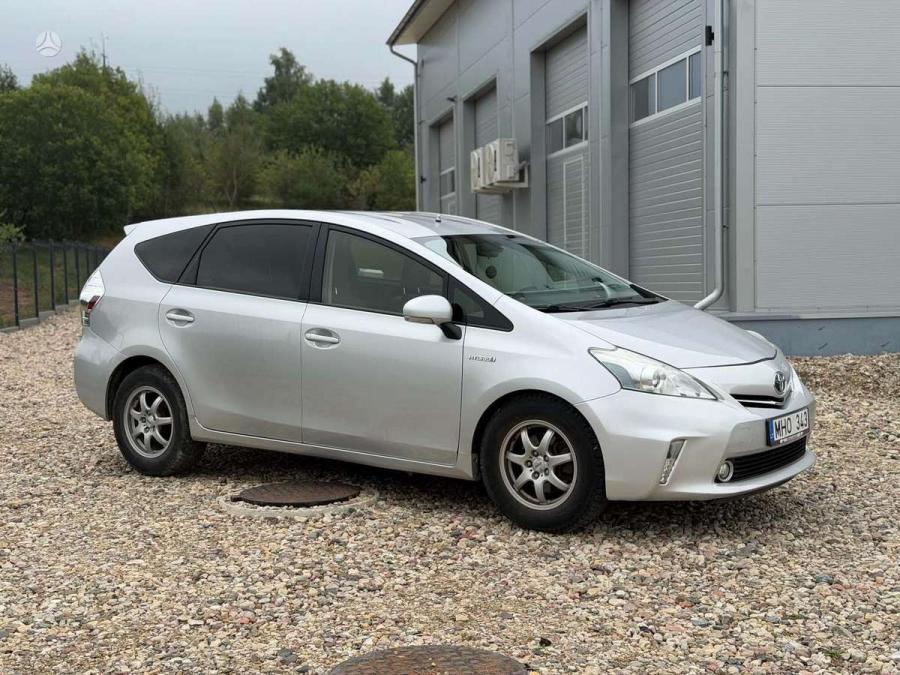 Grey Toyota Prius 2014 in Vilnius, with an engine capacity of 1.80 L and mileage of 444 thousand km for 7300 €, photo 11 on AUTOMOTO.COM.LV
