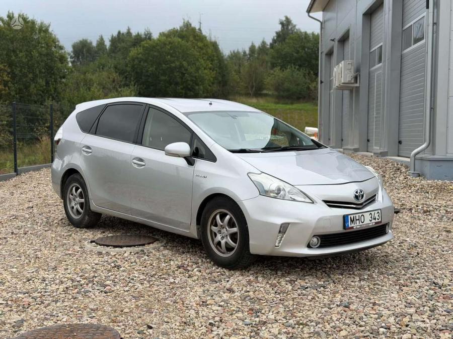 Grey Toyota Prius 2014 in Vilnius, with an engine capacity of 1.80 L and mileage of 444 thousand km for 7300 €, photo 13 on AUTOMOTO.COM.LV