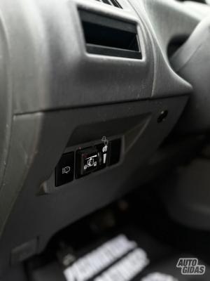 Серый Тойота Приус 2014 в Клайпеда, объемом двигателя 1.80 л и пробегом 365 тыс. км за 8100 €, фото 14 на AUTOMOTO.COM.LV