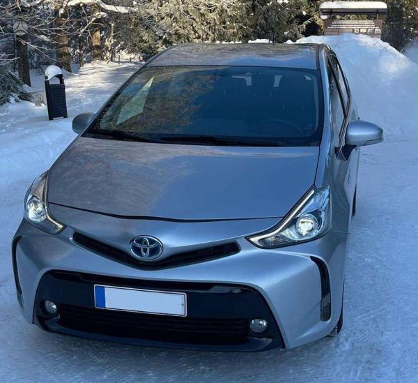 Grey Toyota Prius 2015 in Klaipeda, with an engine capacity of 1.80 L and mileage of 270 thousand km for 9150 €, photo 1 on AUTOMOTO.COM.LV