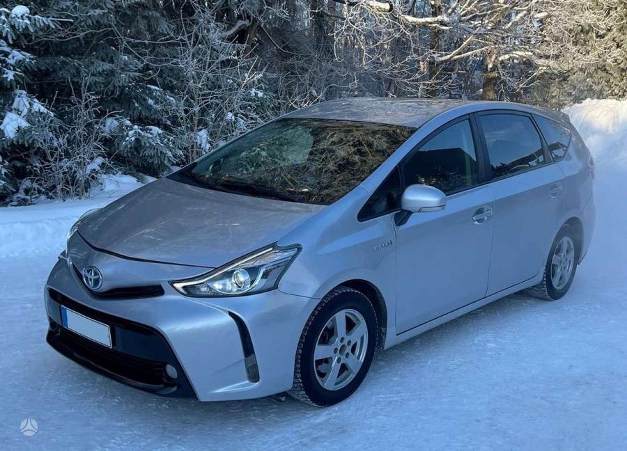 Grey Toyota Prius 2015 in Klaipeda, with an engine capacity of 1.80 L and mileage of 270 thousand km for 8500 €, photo 1 on AUTOMOTO.COM.LV