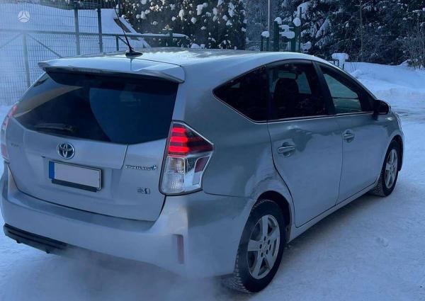 Grey Toyota Prius 2015 in Klaipeda, with an engine capacity of 1.80 L and mileage of 270 thousand km for 8500 €, photo 4 on AUTOMOTO.COM.LV