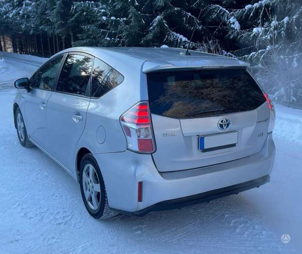 Grey Toyota Prius 2015 in Klaipeda, with an engine capacity of 1.80 L and mileage of 270 thousand km for 8500 €, photo 5 on AUTOMOTO.COM.LV
