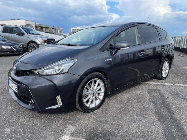 Grey Toyota Prius 2015 in Vilnius, with an engine capacity of 1.90 L and mileage of 221 thousand km for 10100 €, photo 2 on AUTOMOTO.COM.LV