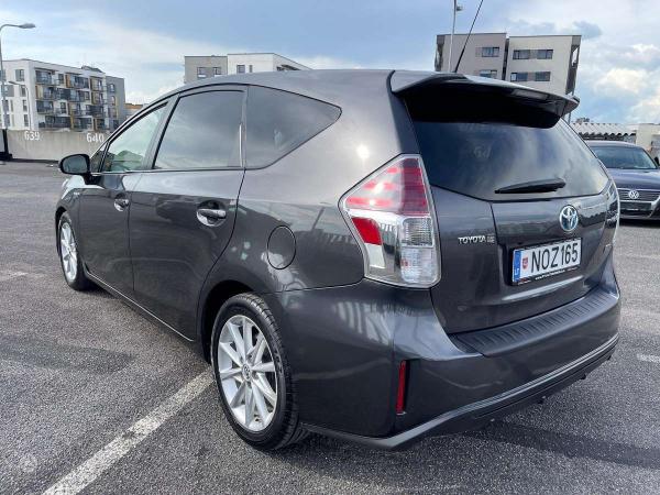Grey Toyota Prius 2015 in Vilnius, with an engine capacity of 1.90 L and mileage of 221 thousand km for 10100 €, photo 5 on AUTOMOTO.COM.LV