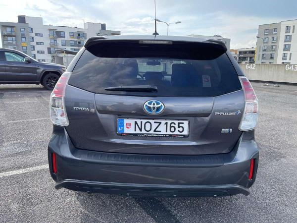 Grey Toyota Prius 2015 in Vilnius, with an engine capacity of 1.90 L and mileage of 221 thousand km for 10100 €, photo 7 on AUTOMOTO.COM.LV