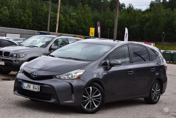 Grey Toyota Prius 2018 in Vilnius, with an engine capacity of 1.80 L and mileage of 268 thousand km for 9350 €, photo 1 on AUTOMOTO.COM.LV