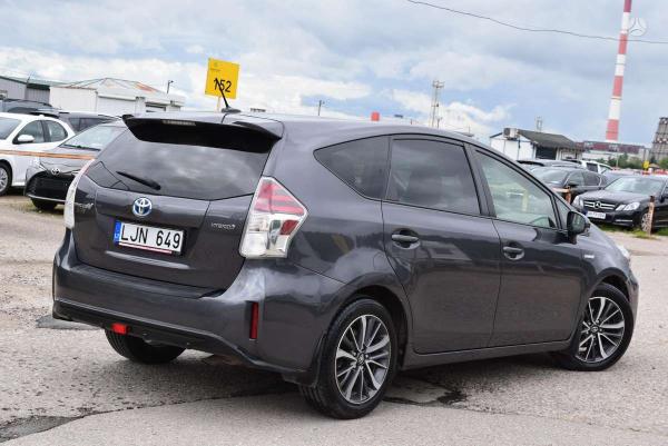 Grey Toyota Prius 2018 in Vilnius, with an engine capacity of 1.80 L and mileage of 268 thousand km for 9350 €, photo 2 on AUTOMOTO.COM.LV
