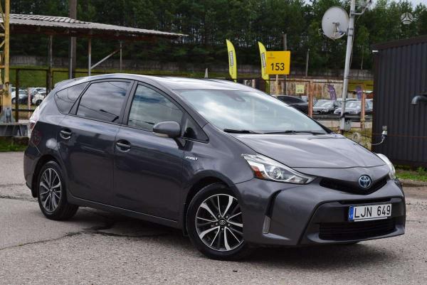 Grey Toyota Prius 2018 in Vilnius, with an engine capacity of 1.80 L and mileage of 268 thousand km for 9350 €, photo 3 on AUTOMOTO.COM.LV