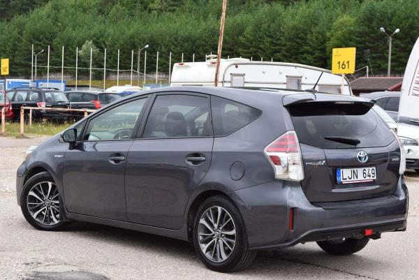 Grey Toyota Prius 2018 in Vilnius, with an engine capacity of 1.80 L and mileage of 268 thousand km for 9350 €, photo 4 on AUTOMOTO.COM.LV