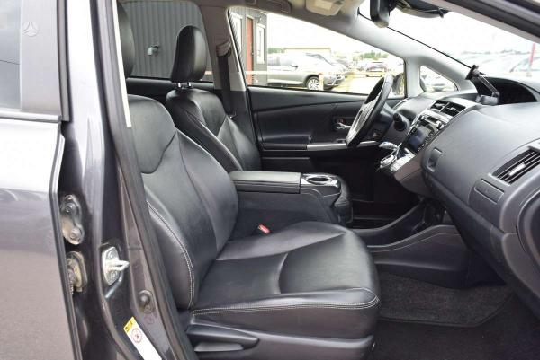 Grey Toyota Prius 2018 in Vilnius, with an engine capacity of 1.80 L and mileage of 268 thousand km for 9350 €, photo 8 on AUTOMOTO.COM.LV