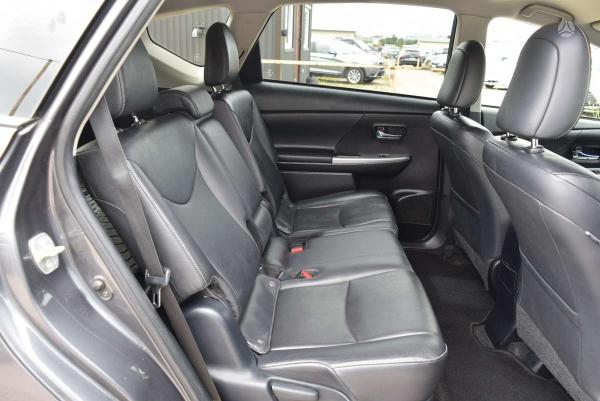 Grey Toyota Prius 2018 in Vilnius, with an engine capacity of 1.80 L and mileage of 268 thousand km for 9350 €, photo 9 on AUTOMOTO.COM.LV