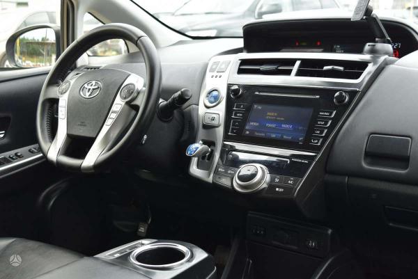 Grey Toyota Prius 2018 in Vilnius, with an engine capacity of 1.80 L and mileage of 268 thousand km for 9350 €, photo 10 on AUTOMOTO.COM.LV