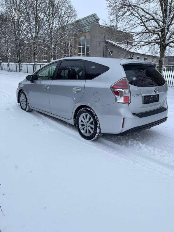 Grey Toyota Prius 2021 in Klaipeda, with an engine capacity of 1.80 L and mileage of 240 thousand km for 15000 €, photo 3 on AUTOMOTO.COM.LV