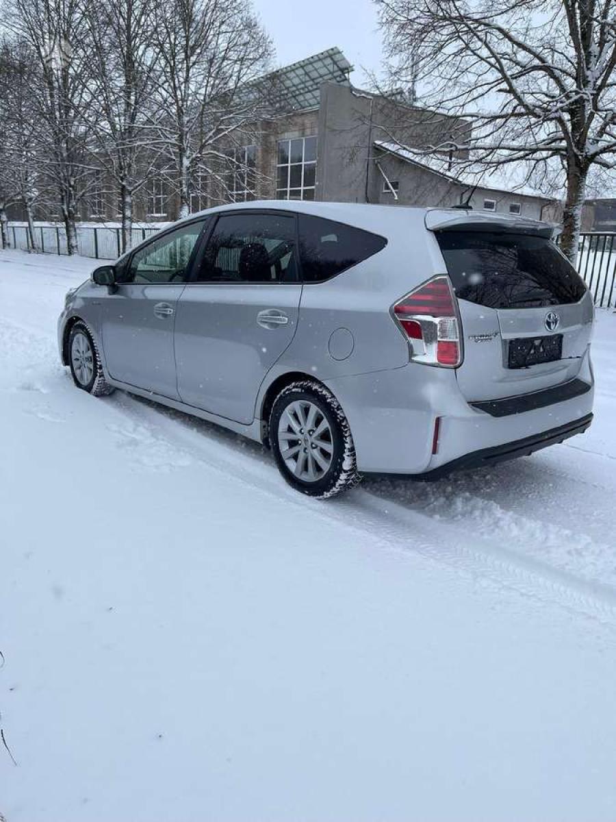 Grey Toyota Prius 2021 in Klaipeda, with an engine capacity of 1.80 L and mileage of 240 thousand km for 15000 €, photo 3 on AUTOMOTO.COM.LV