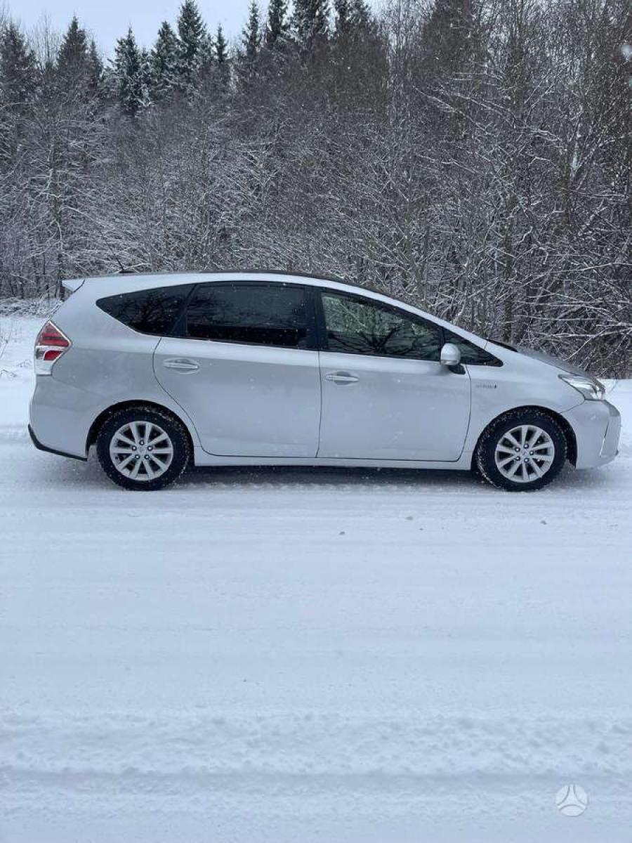 Grey Toyota Prius 2021 in Klaipeda, with an engine capacity of 1.80 L and mileage of 240 thousand km for 15000 €, photo 4 on AUTOMOTO.COM.LV