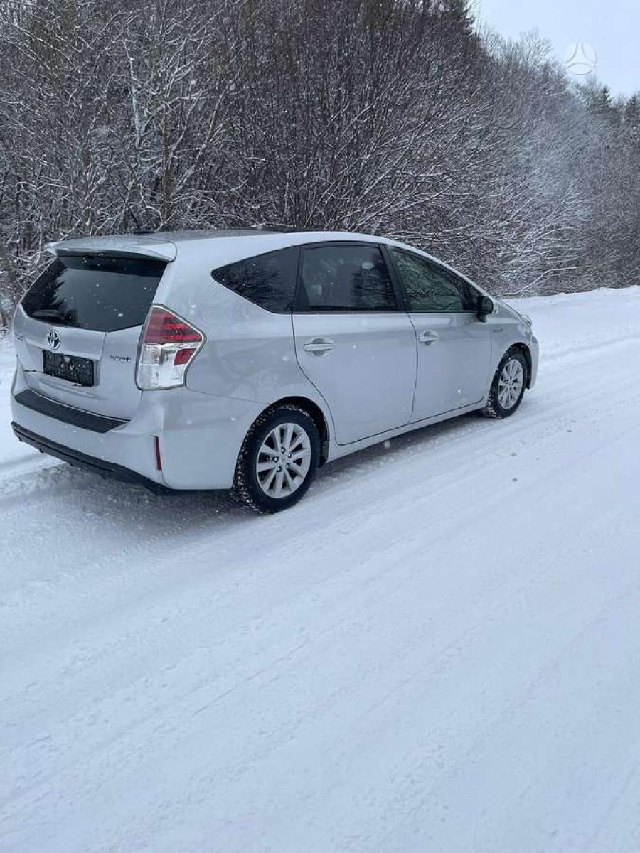 Grey Toyota Prius 2021 in Klaipeda, with an engine capacity of 1.80 L and mileage of 240 thousand km for 15000 €, photo 5 on AUTOMOTO.COM.LV