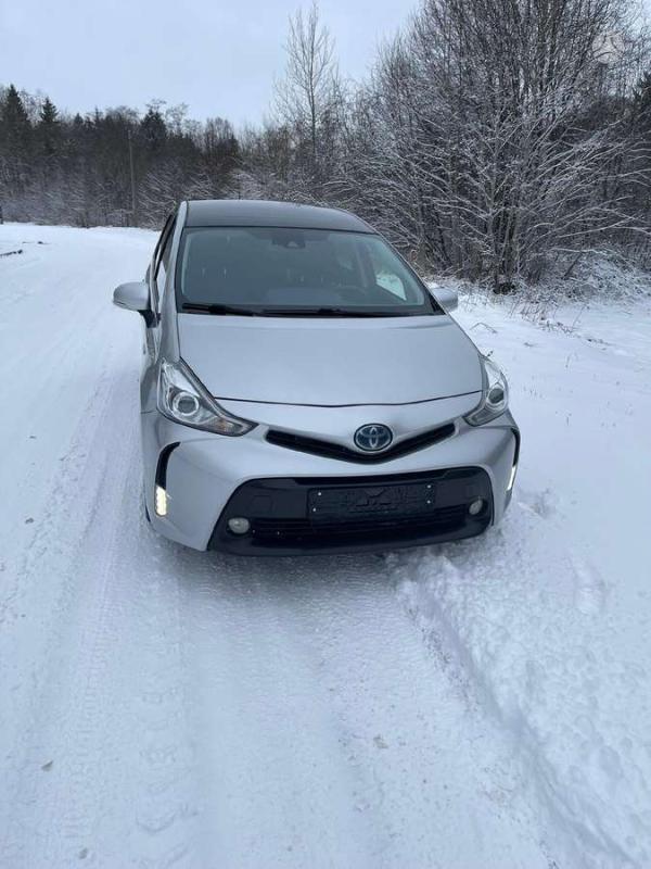 Grey Toyota Prius 2021 in Klaipeda, with an engine capacity of 1.80 L and mileage of 240 thousand km for 15000 €, photo 6 on AUTOMOTO.COM.LV