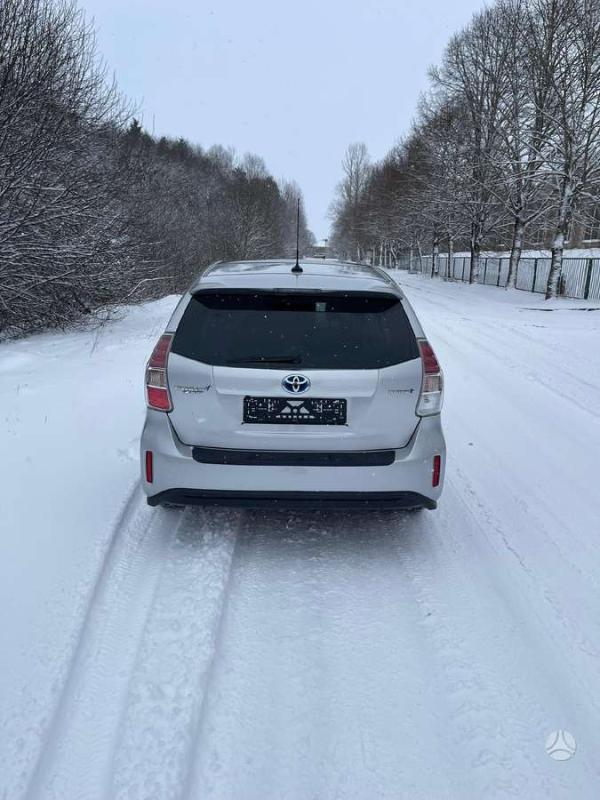 Grey Toyota Prius 2021 in Klaipeda, with an engine capacity of 1.80 L and mileage of 240 thousand km for 15000 €, photo 7 on AUTOMOTO.COM.LV